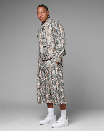 NEW ARRIVALS . | Loiter